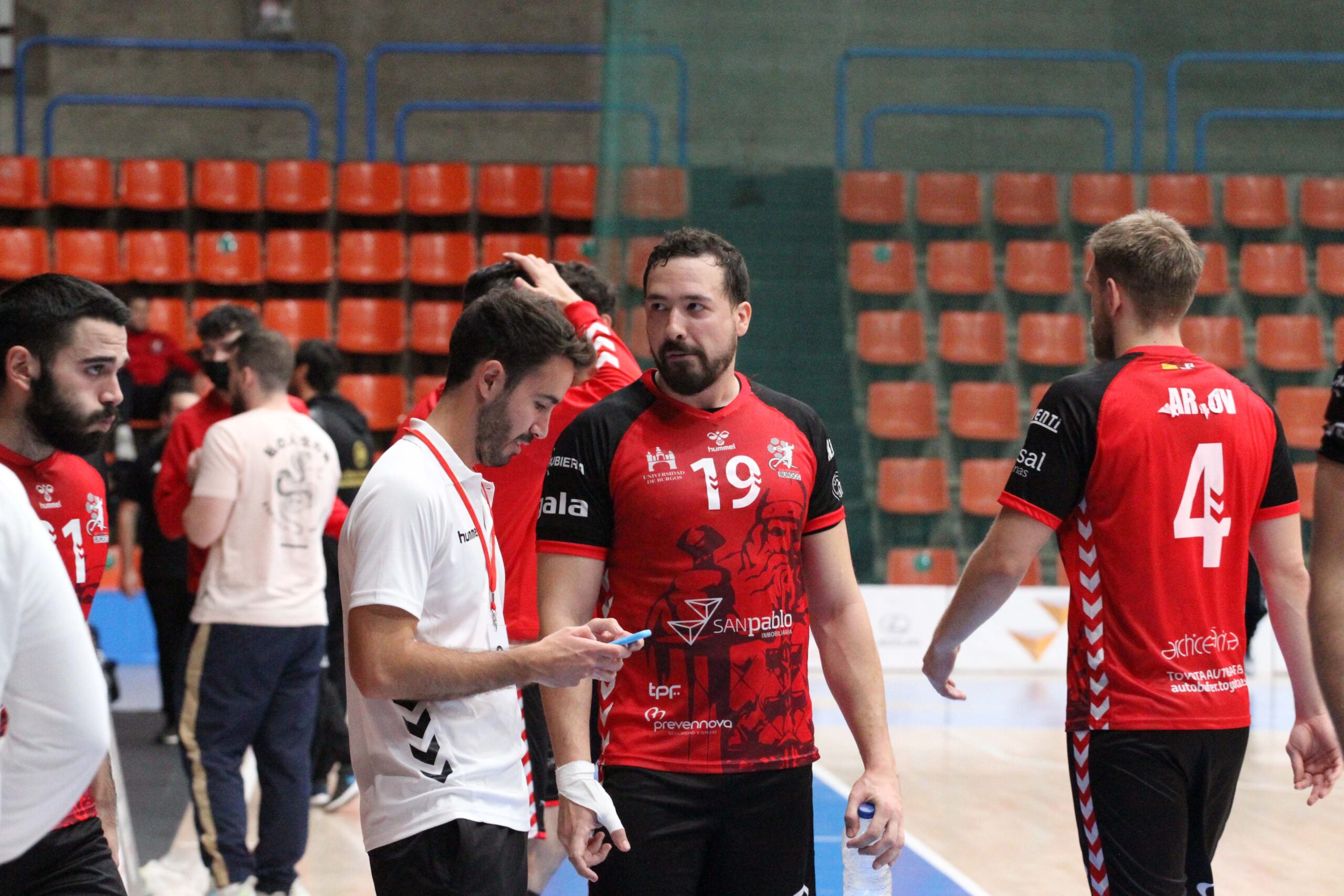 Andrés Alonso renueva con el UBU San Pablo | BalonmanoBaseTV